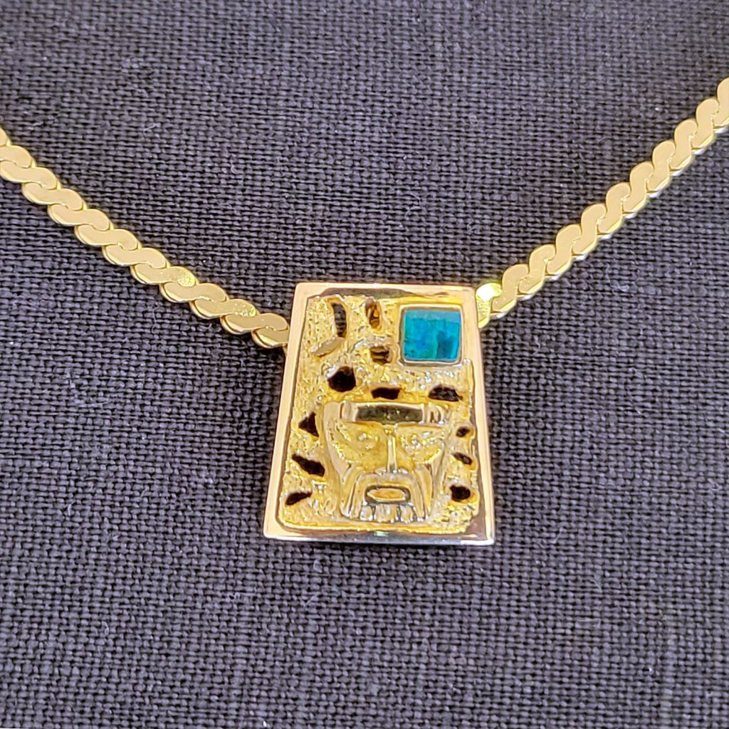 18kt Yellow Gold Aztec Pendant with Stone and Gold Chain